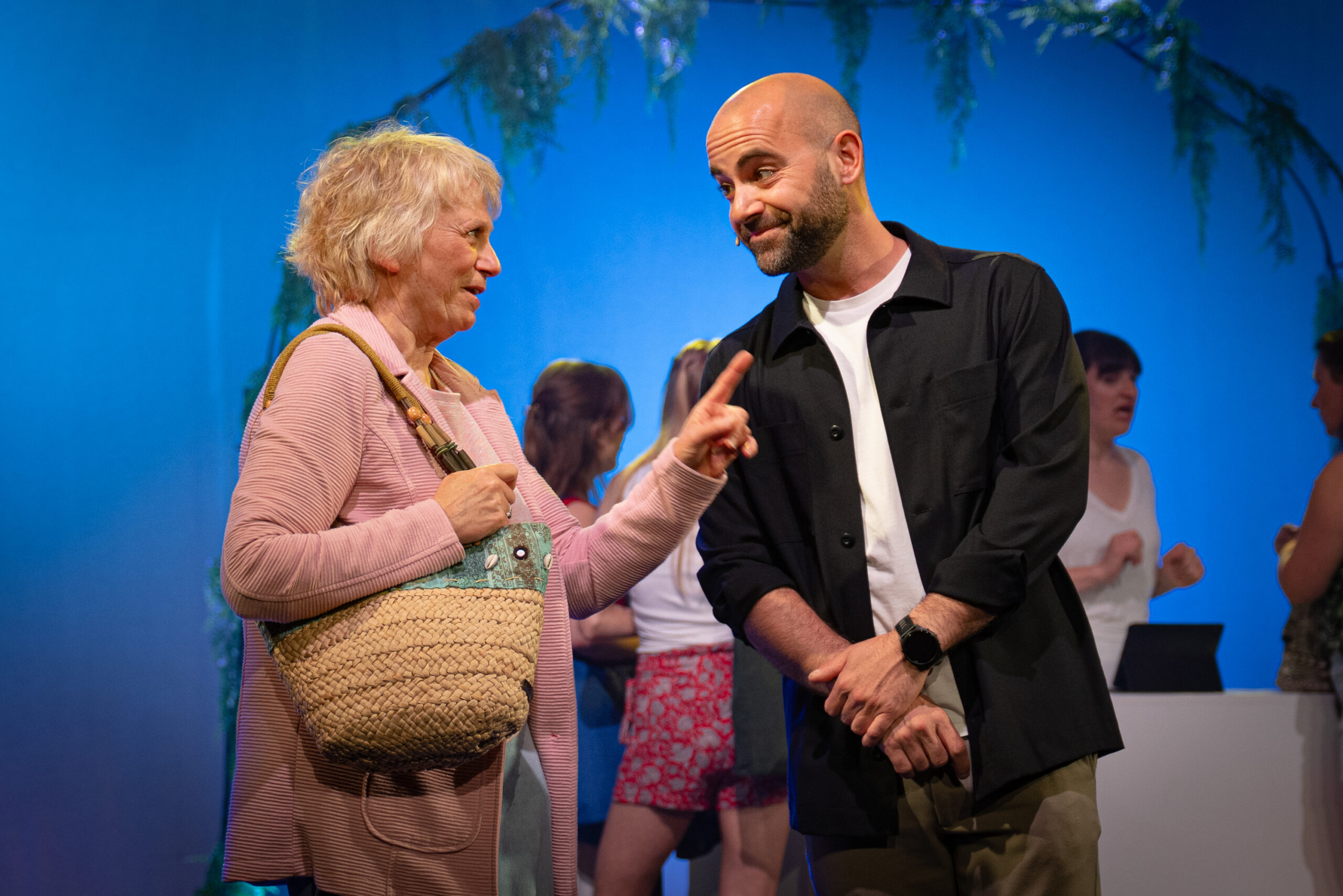 Jo Hens en Nicky Langley schitteren in Esta Noche - Allemaal Cultuur